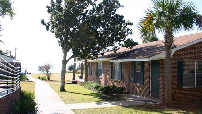 Twelve Oaks Recovery Center - Navarre, FL | Rehab.com